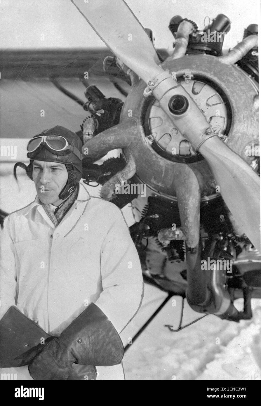 Charles brown pilot hi-res stock photography and images - Alamy