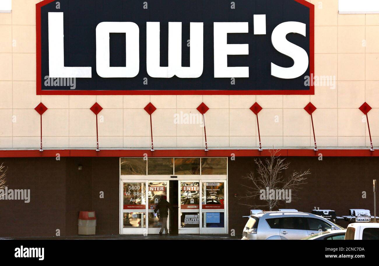 Lowes sign hi-res stock photography and images - Alamy