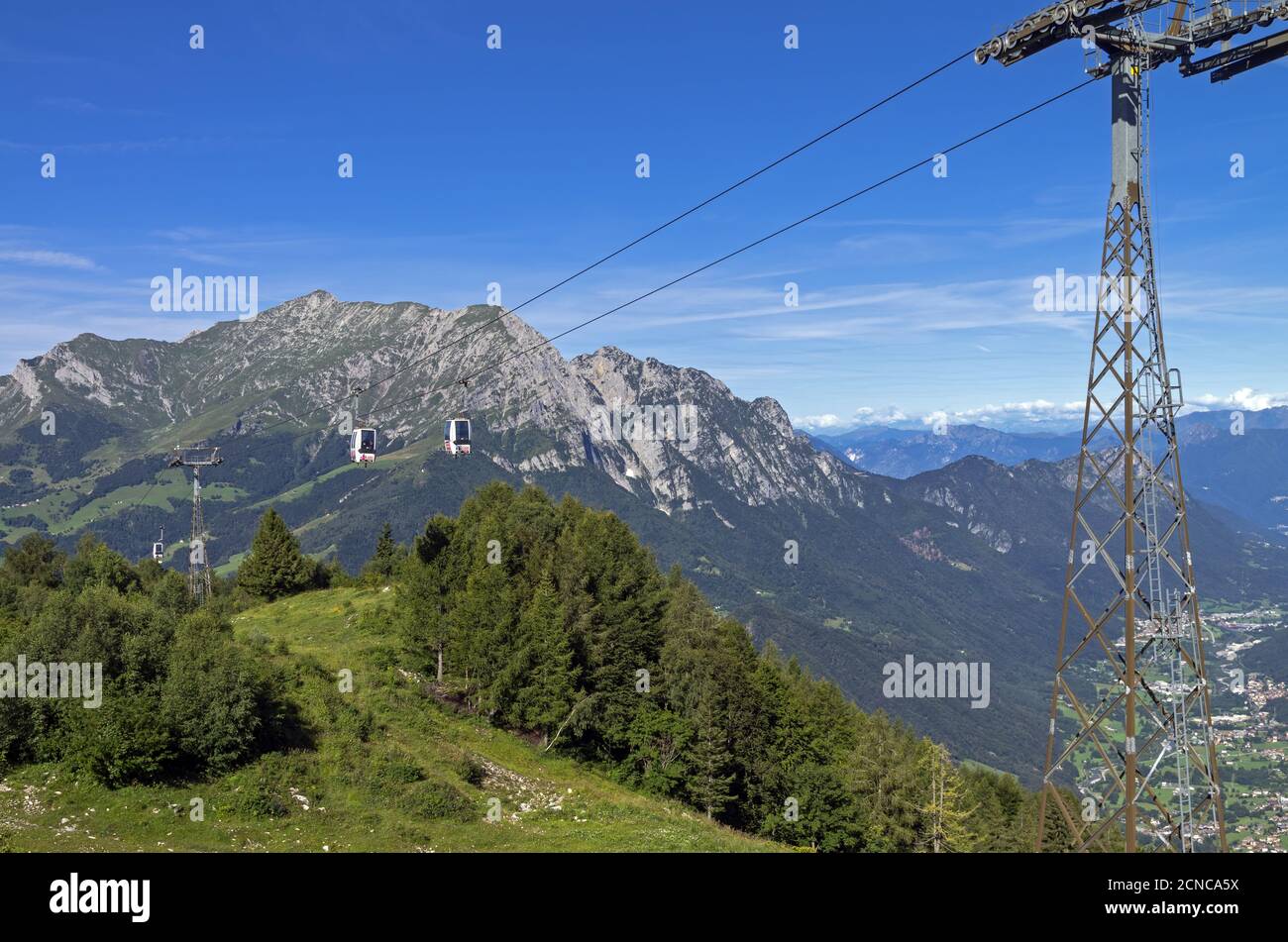 Alps summer cable car hi-res stock photography and images - Alamy