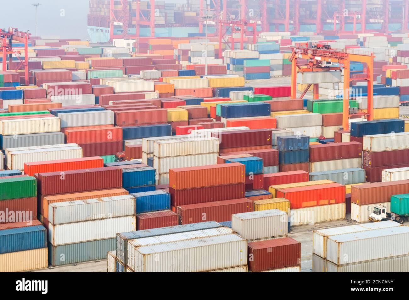 Cargo container facilities hi-res stock photography and images - Alamy