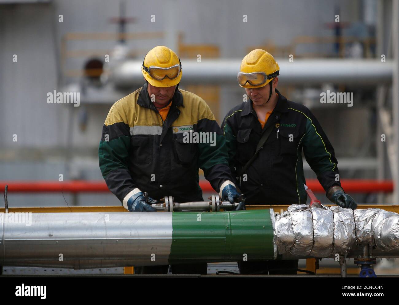 Nizhnekamsk refinery hi-res stock photography and images - Alamy
