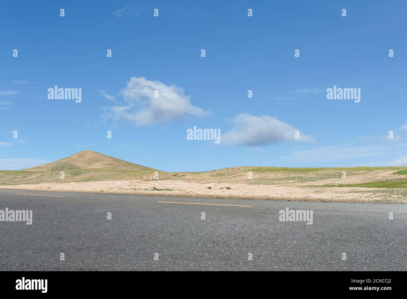 Empty road background hi-res stock photography and images - Alamy