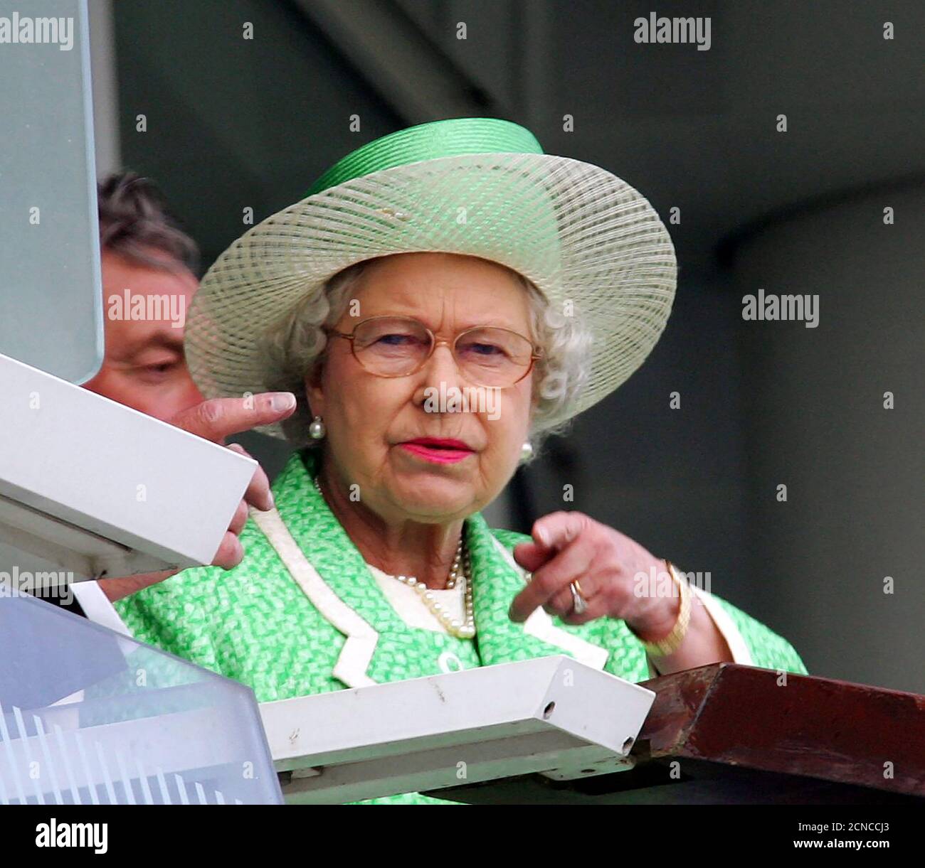 HER MAJESTY QUEEN ELIZABETH II AND THE DUKE OF EDINBURGH.THE DERBY ...