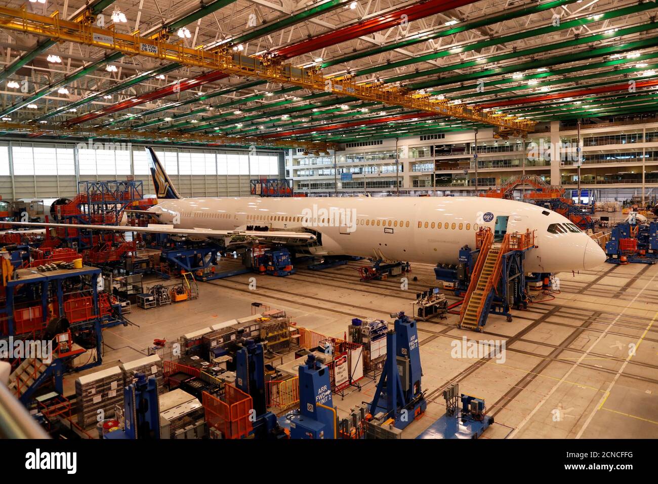 Boeing 787 dreamliner assembly hi-res stock photography and images - Alamy