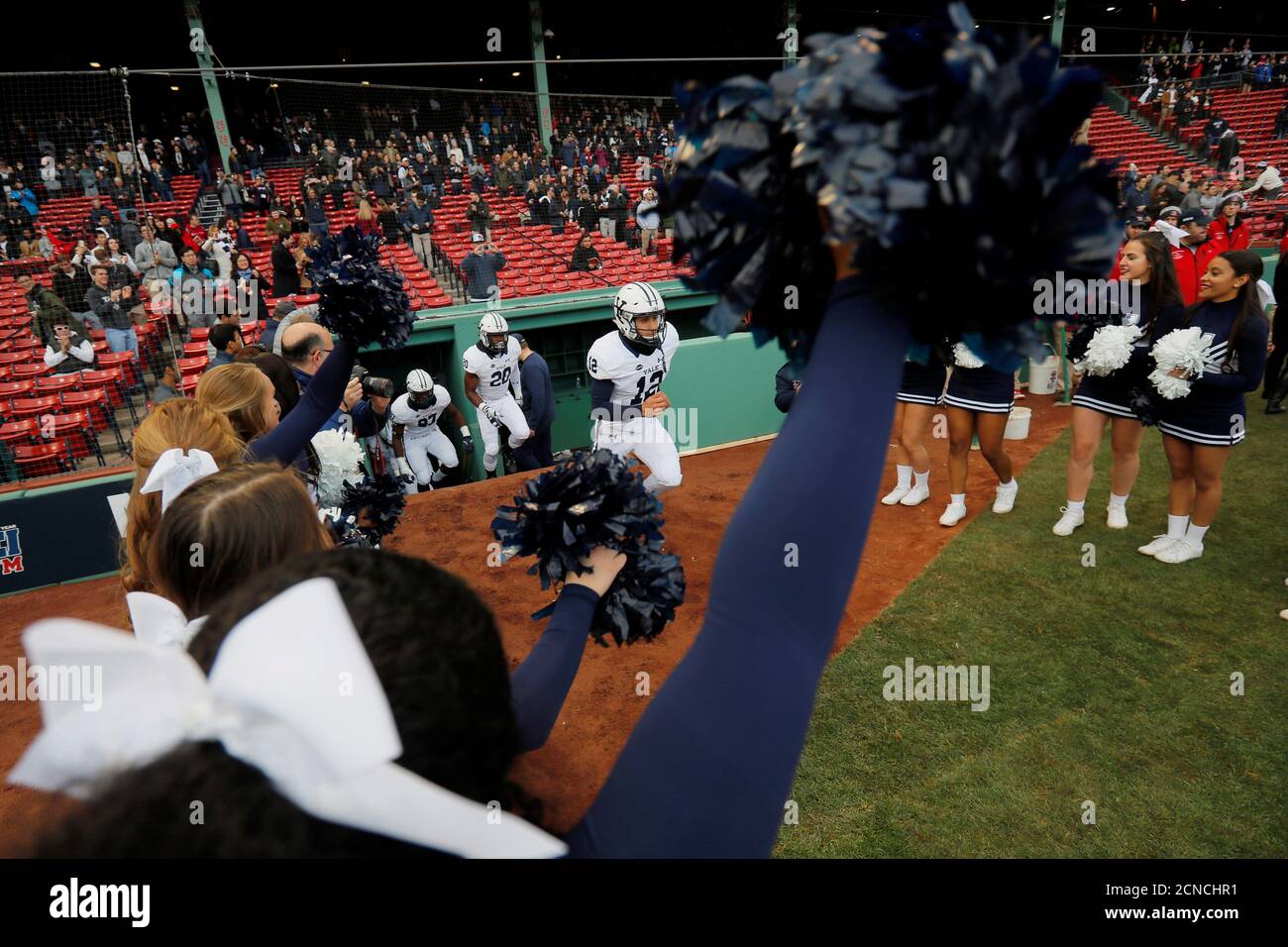 Welcome yale university hi-res stock photography and images - Alamy