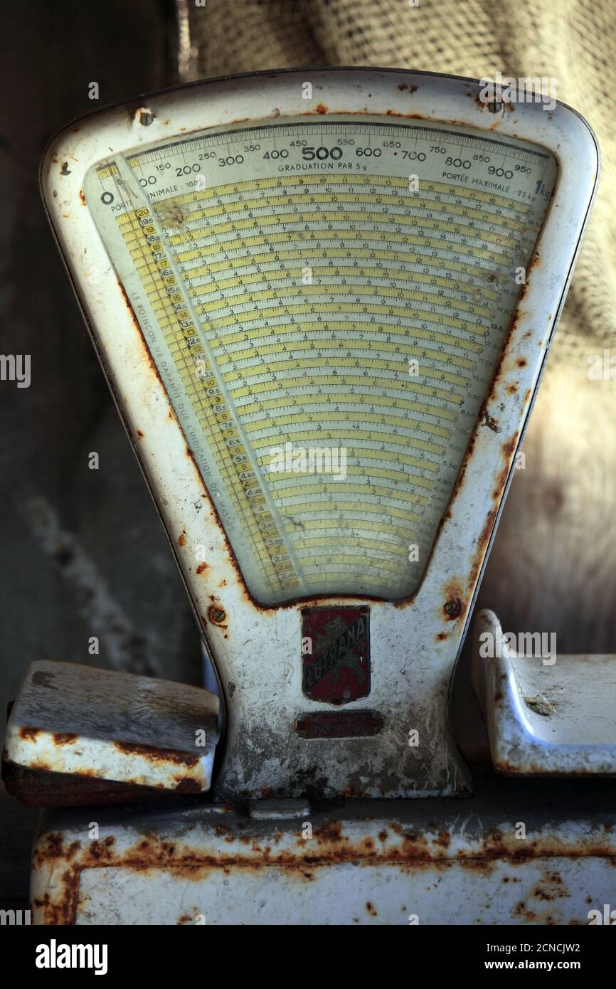 Old weighing scale Stock Photo - Alamy