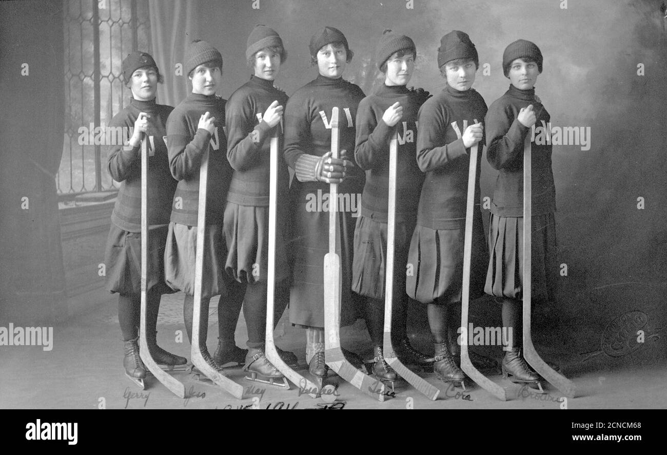 1940s hockey hi-res stock photography and images - Alamy