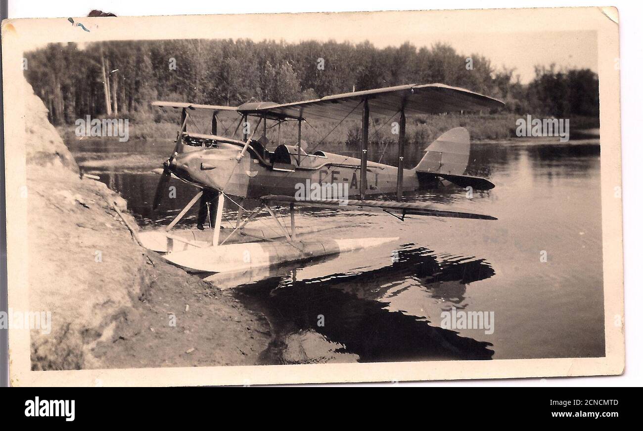 Vintage float plane hi-res stock photography and images - Alamy
