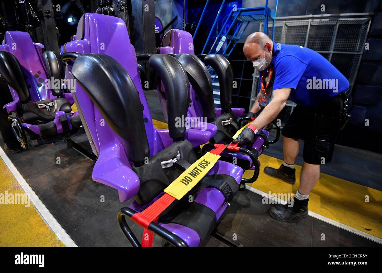 Chessington world adventures resort hi-res stock photography and images ...