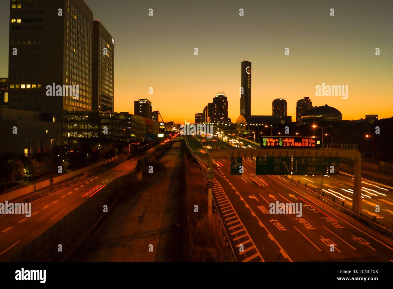 Tokyo Odaiba, Tokyo Metropolitan Expressway Wangan Stock Photo - Alamy