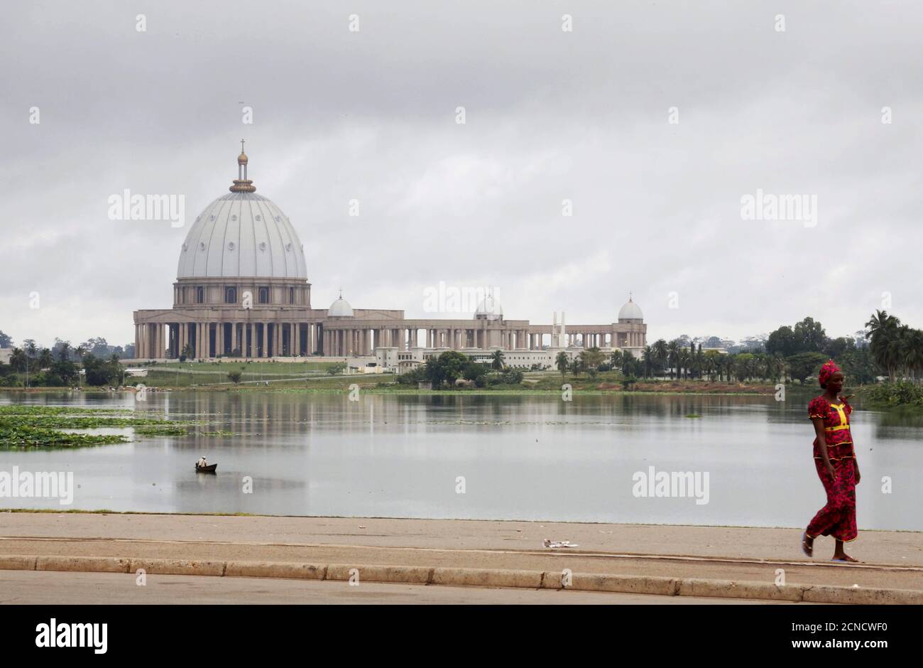 Basilica our lady of peace, ivory coast hi-res stock photography and ...