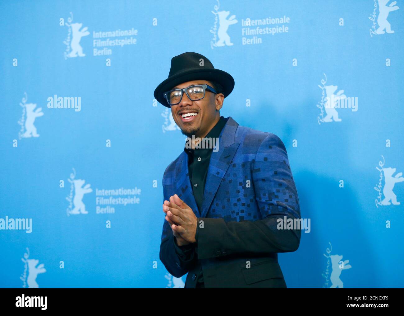 Nick cannon poses hi-res stock photography and images - Alamy