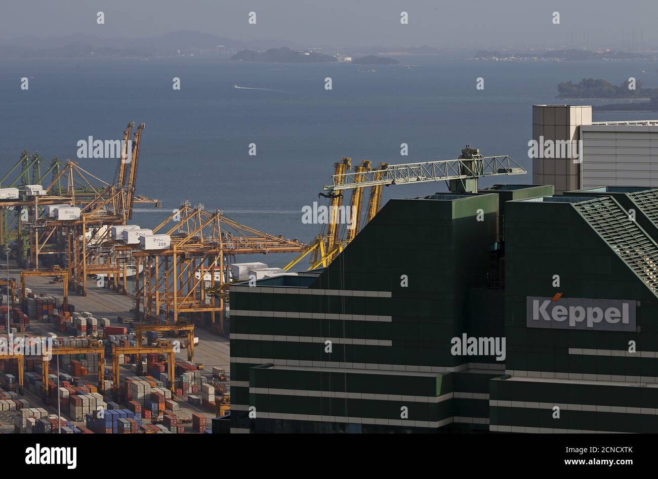 Office building next hi-res stock photography and images - Alamy