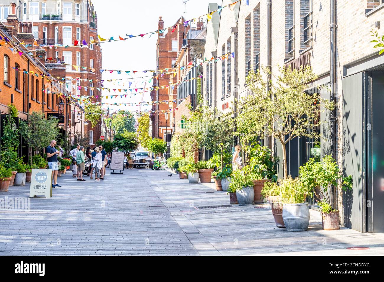 London, united kingdom road sign hi-res stock photography and images ...