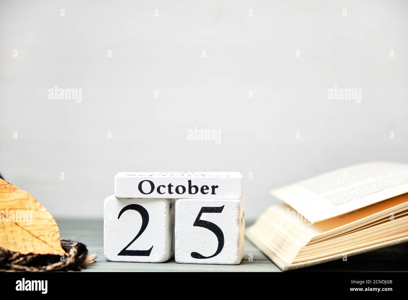 Twenty fifth day of autumn month calendar october with copy space Stock ...