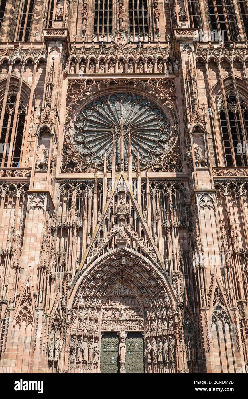 West rose window hi-res stock photography and images - Alamy