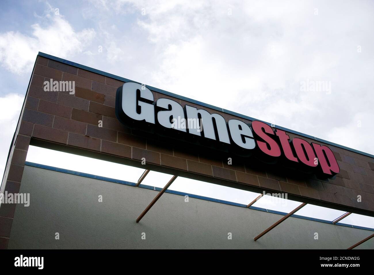 Gamestop store hi-res stock photography and images - Alamy