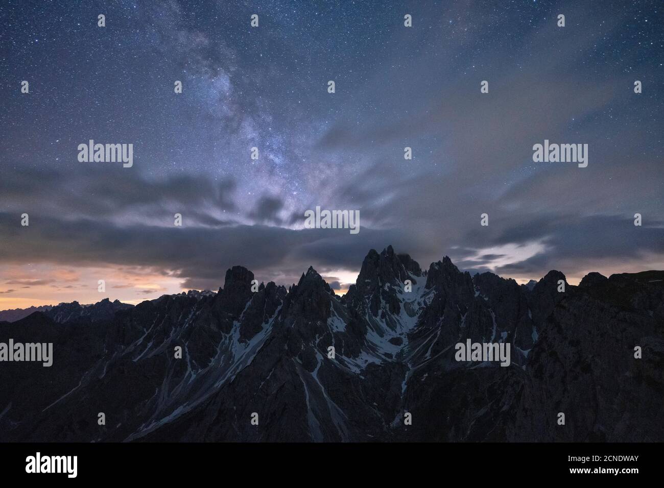 Milky way dolomites hi-res stock photography and images - Alamy