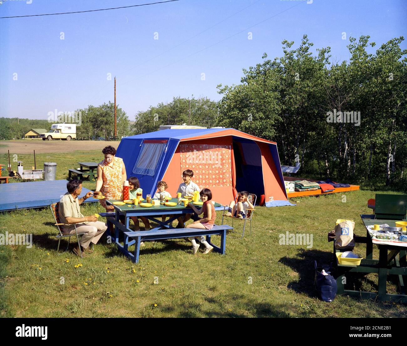 Vintage campground hi-res stock photography and images - Alamy