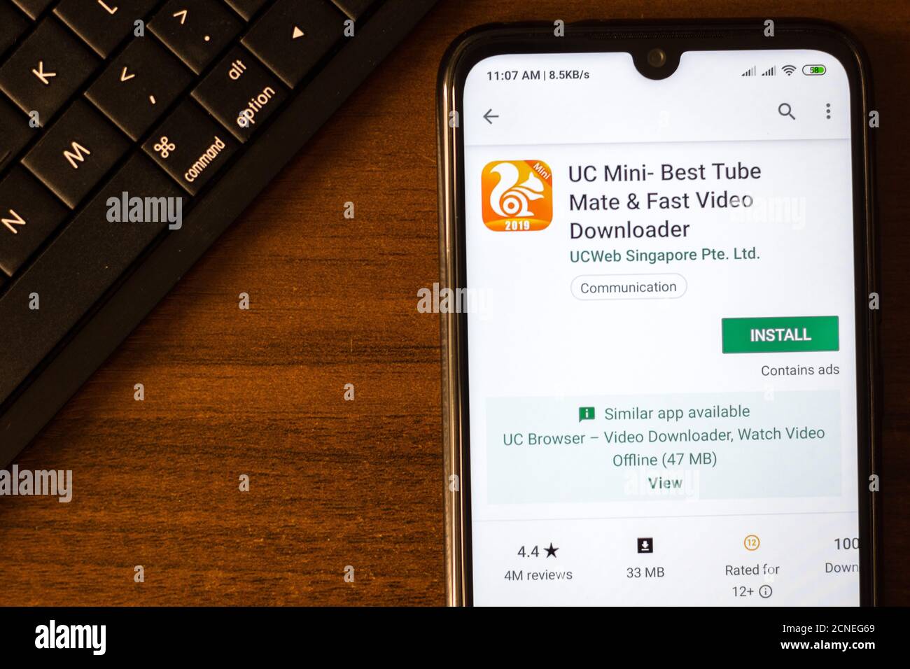 Video downloader hi-res stock photography and images - Alamy
