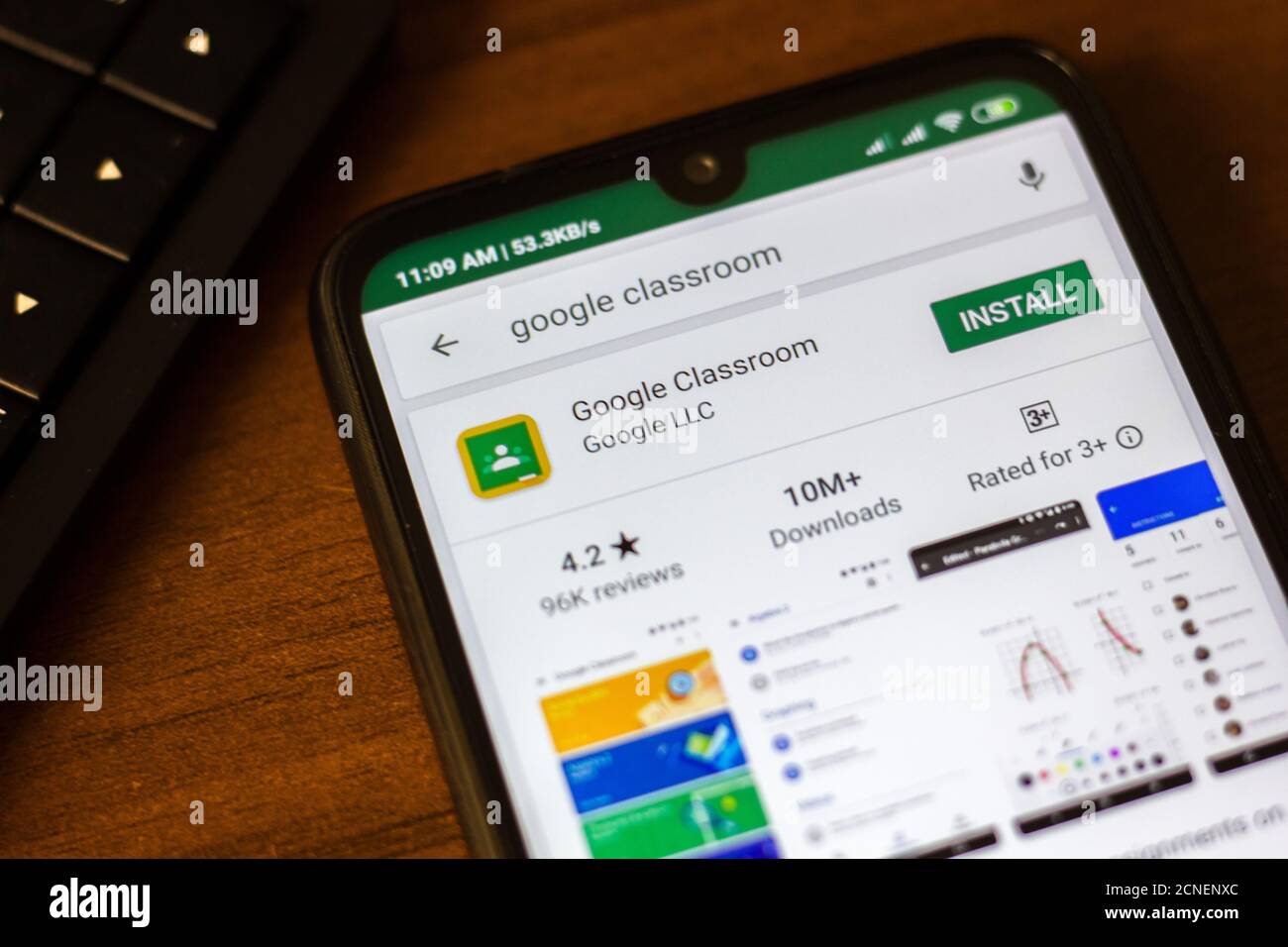 Google classroom screen hi-res stock photography and images - Alamy