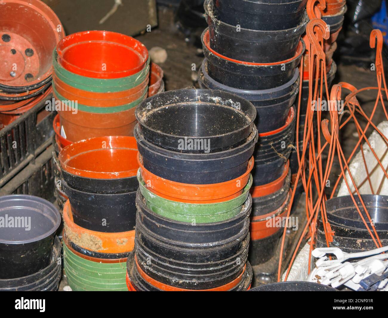 Black plastic garden pots hi-res stock photography and images - Alamy