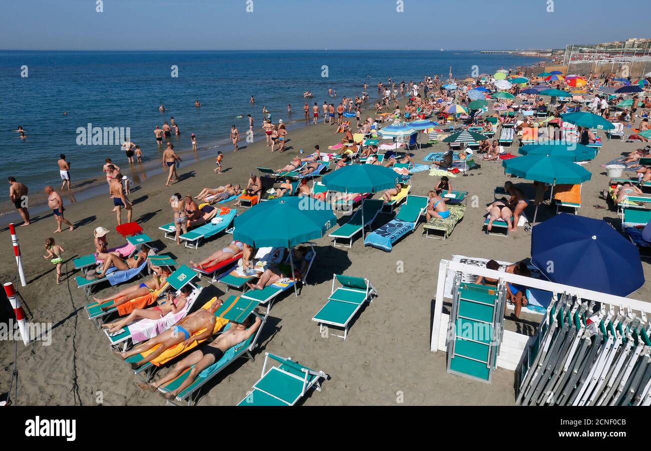 Beaches of rome hi-res stock photography and images - Alamy