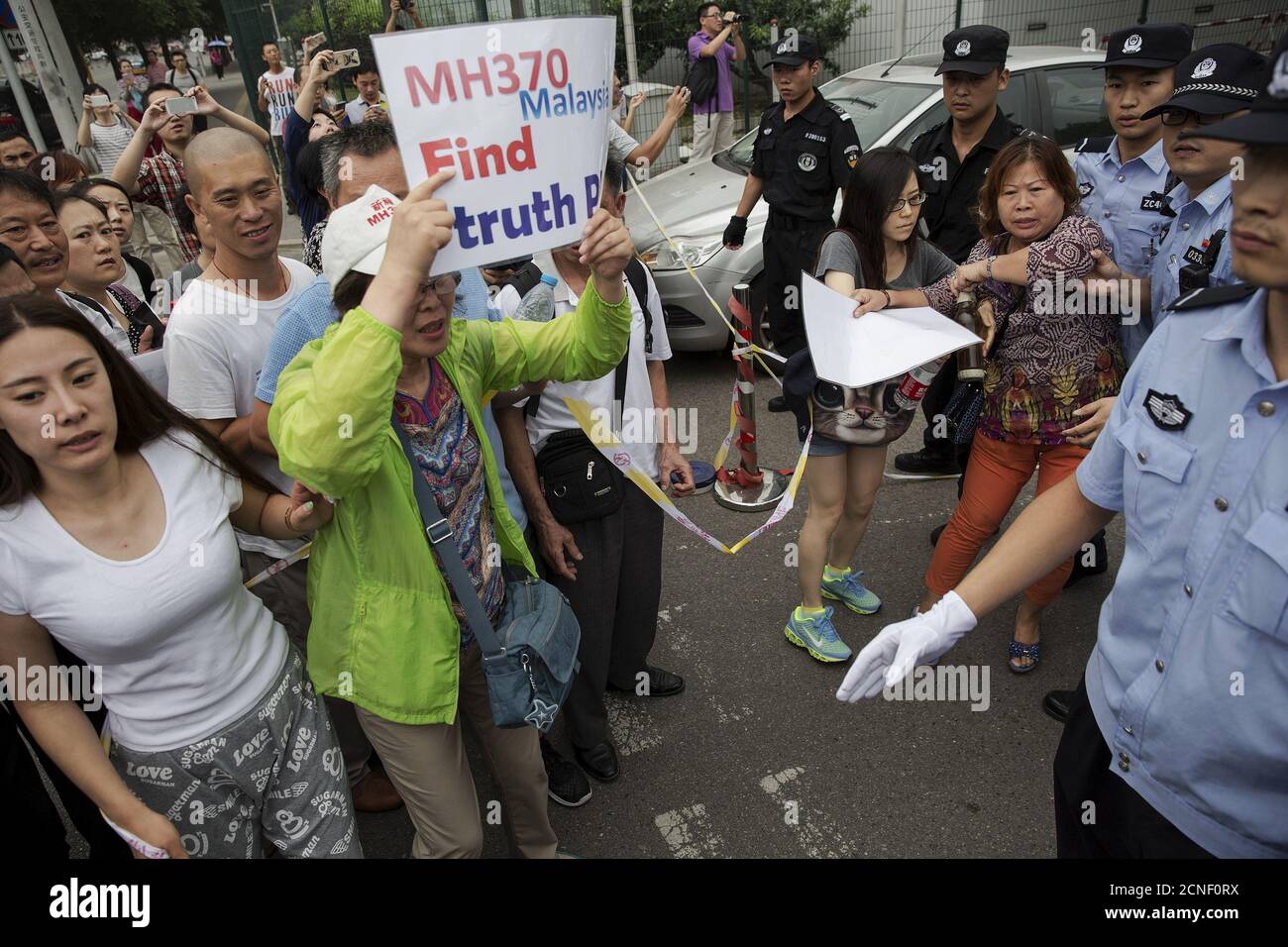 Angry plane passengers hi-res stock photography and images - Alamy