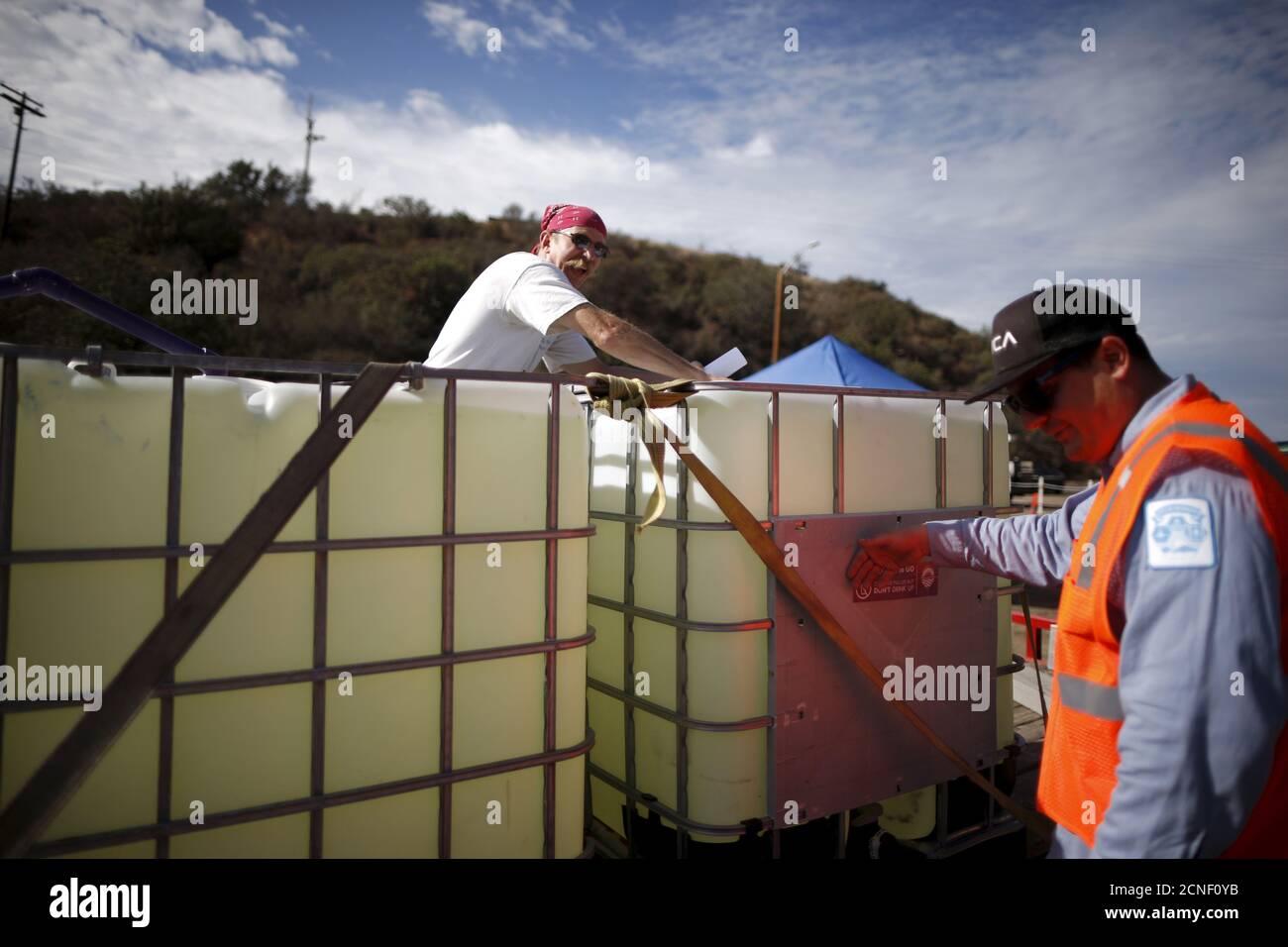 Filling Up Tanks High Resolution Stock Photography and Images - Alamy