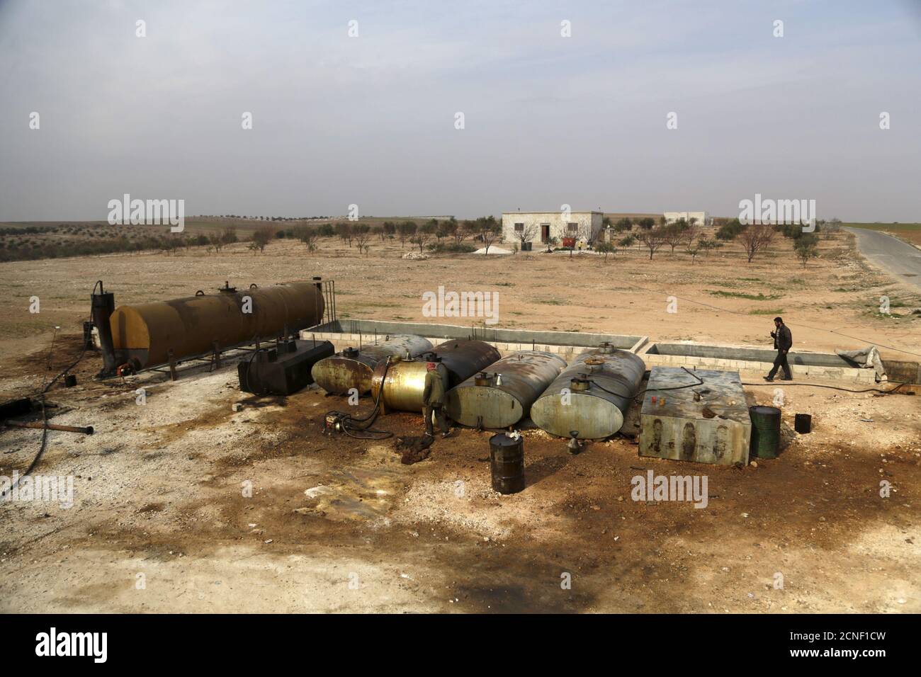 Men work oil refinery in hi-res stock photography and images - Alamy