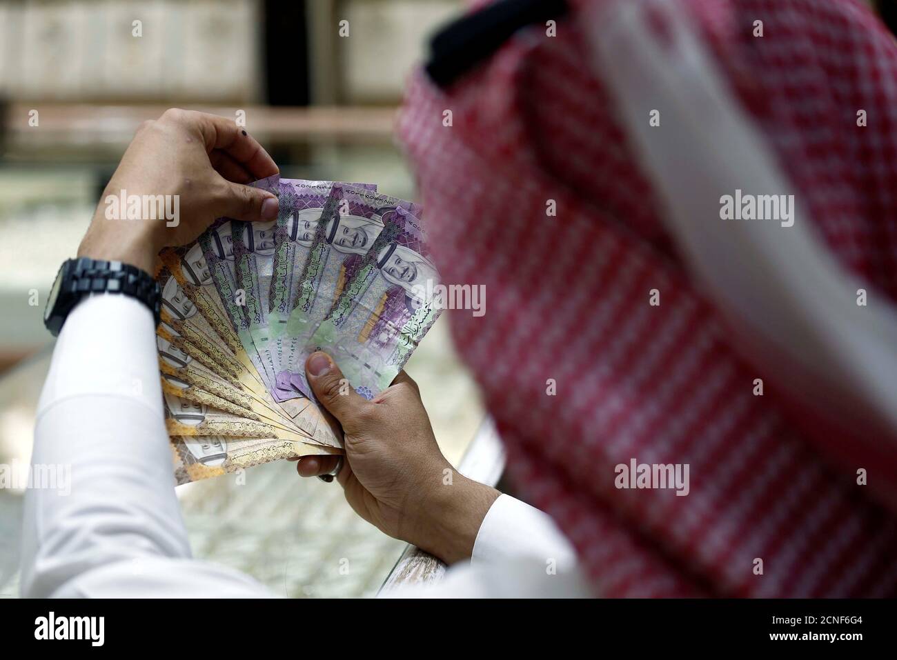 Saudi money hi-res stock photography and images - Alamy
