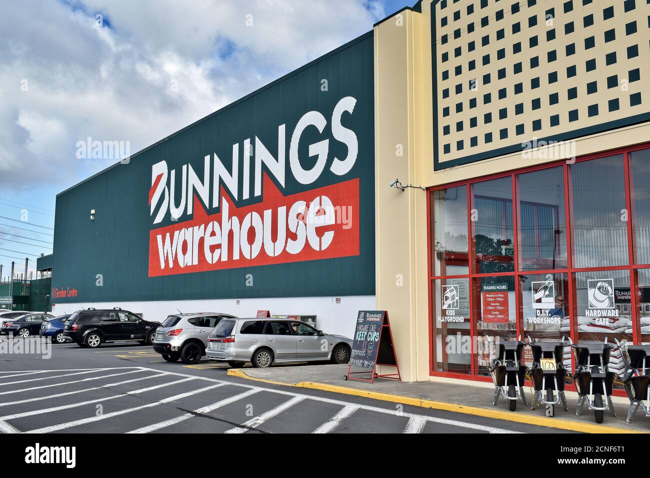 Bunnings business logo hi-res stock photography and images - Alamy