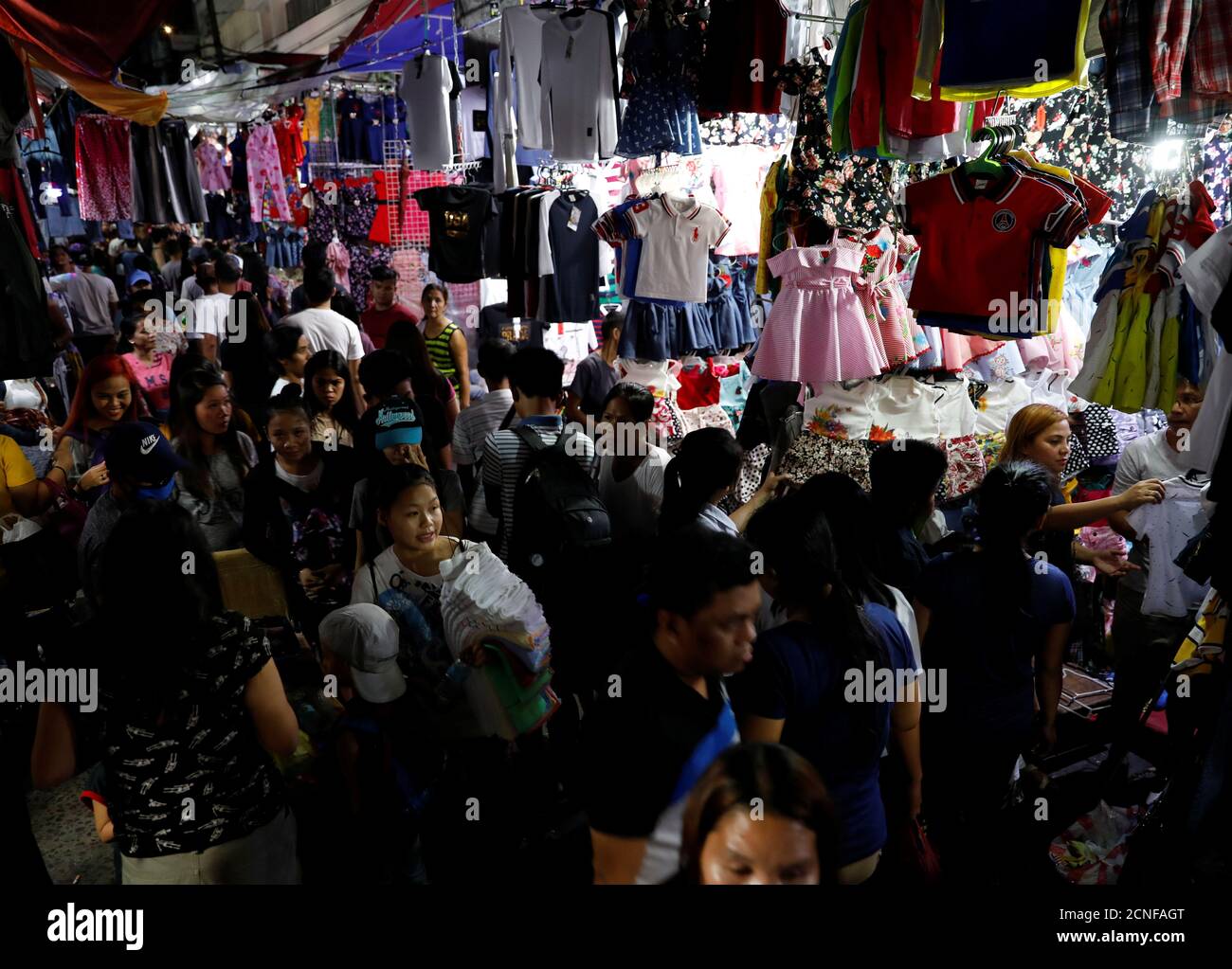 Manila night market hi-res stock photography and images - Alamy