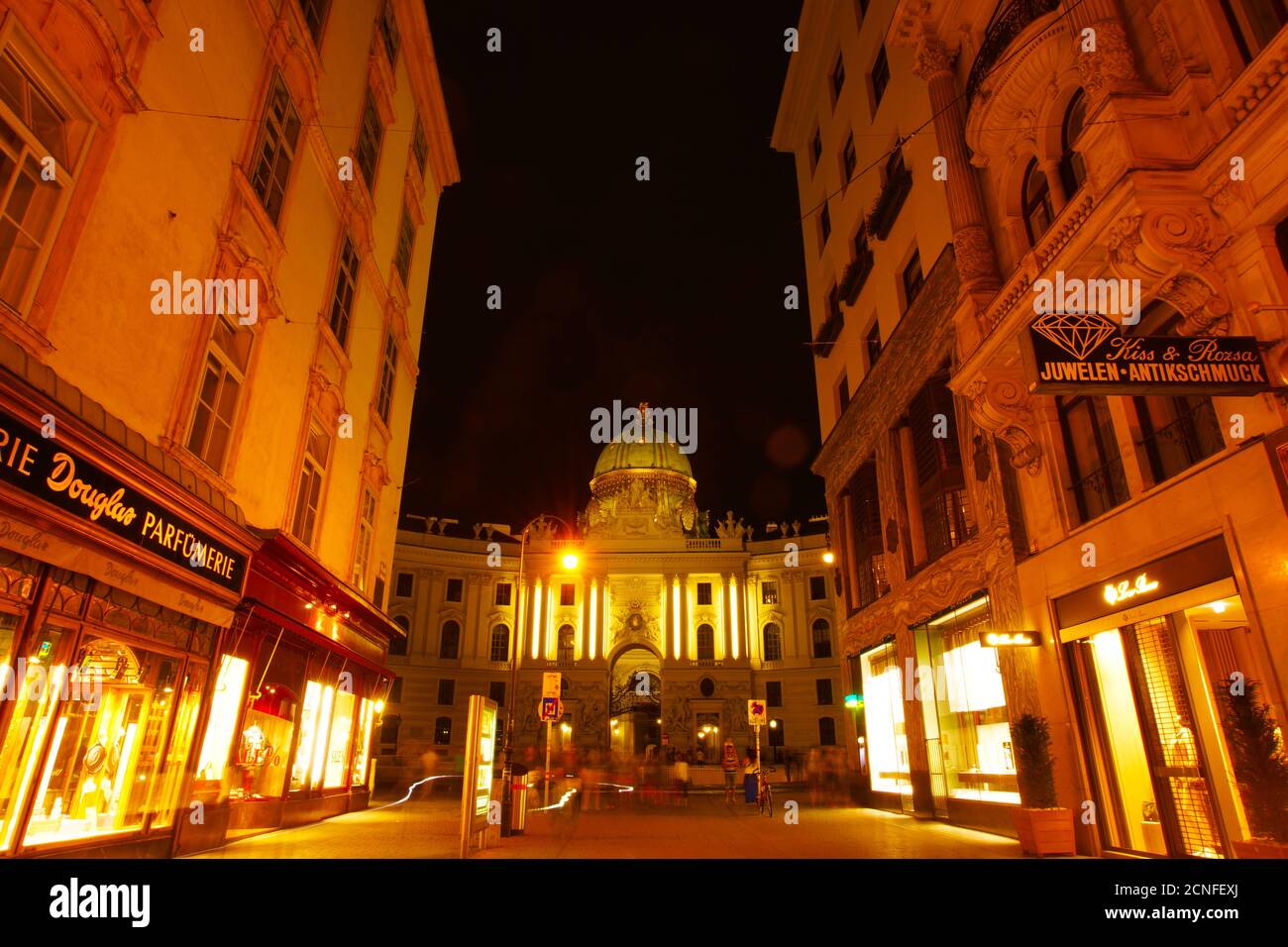 Vienna streets tourism hi-res stock photography and images - Alamy