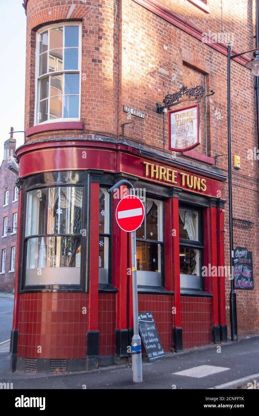 Three Tuns Pub High Resolution Stock Photography and Images - Alamy