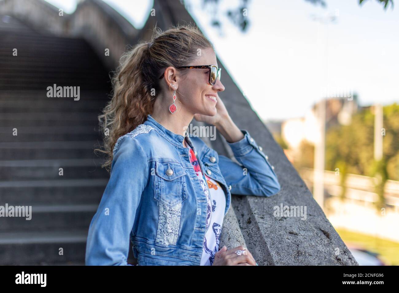 Elbowing person hi-res stock photography and images - Alamy