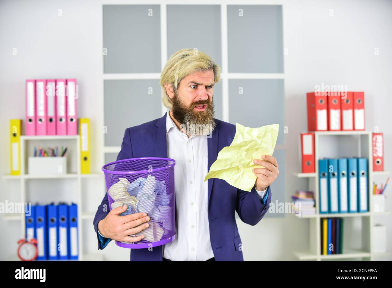 Man search lost document office hi-res stock photography and images - Alamy