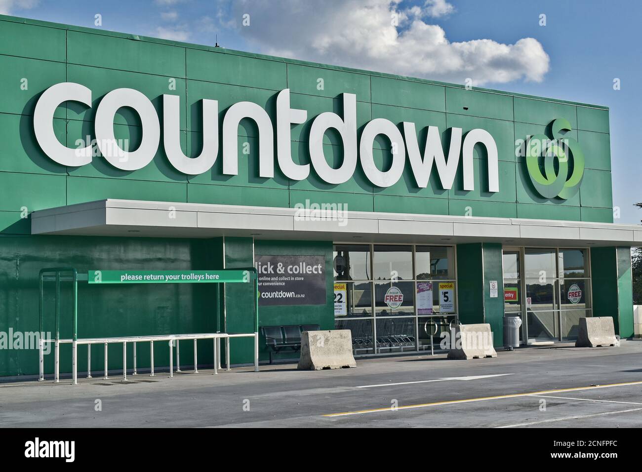 Countdown supermarket new zealand hi-res stock photography and images ...