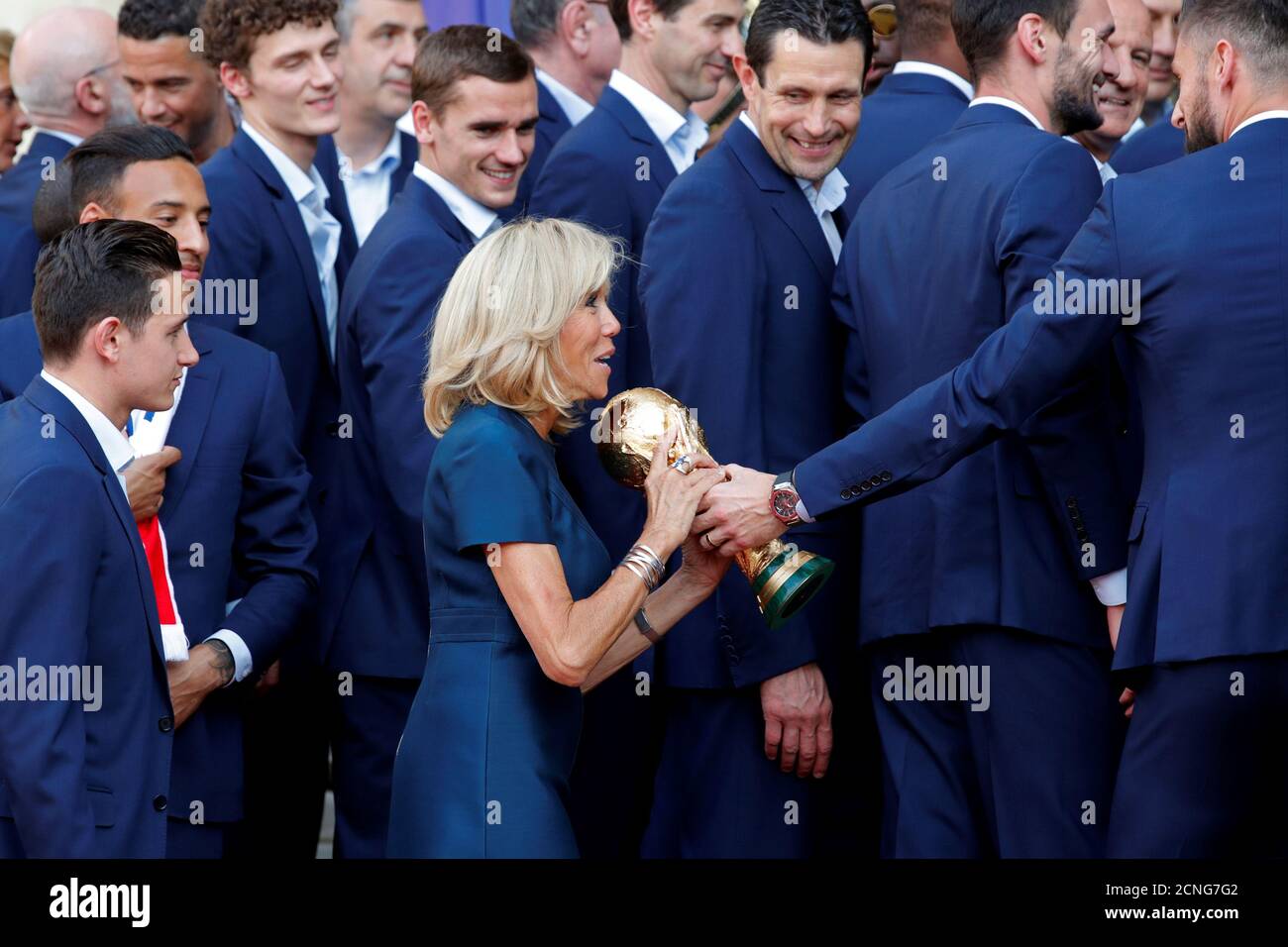 Olivier giroud macron hi-res stock photography and images - Alamy