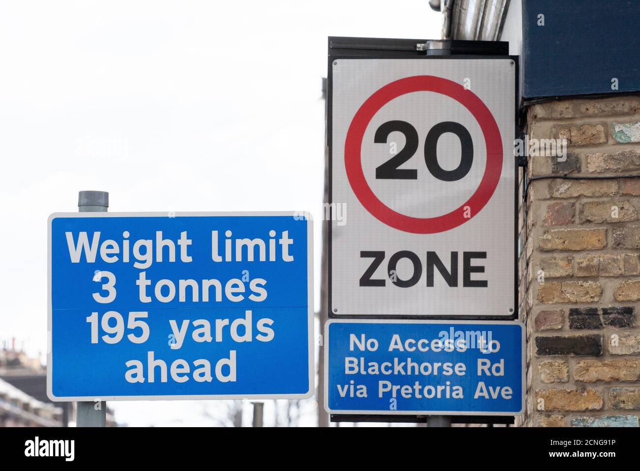 Speed limit sign metric hi-res stock photography and images - Alamy