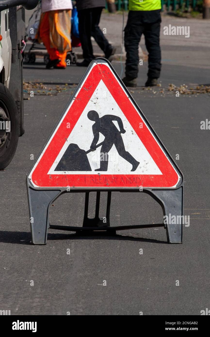 Men at work road sign hi-res stock photography and images - Alamy