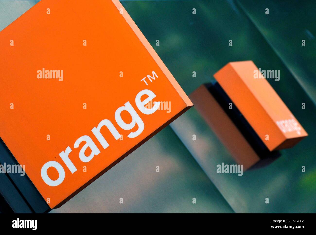 O2 logo uk hi-res stock photography and images - Alamy