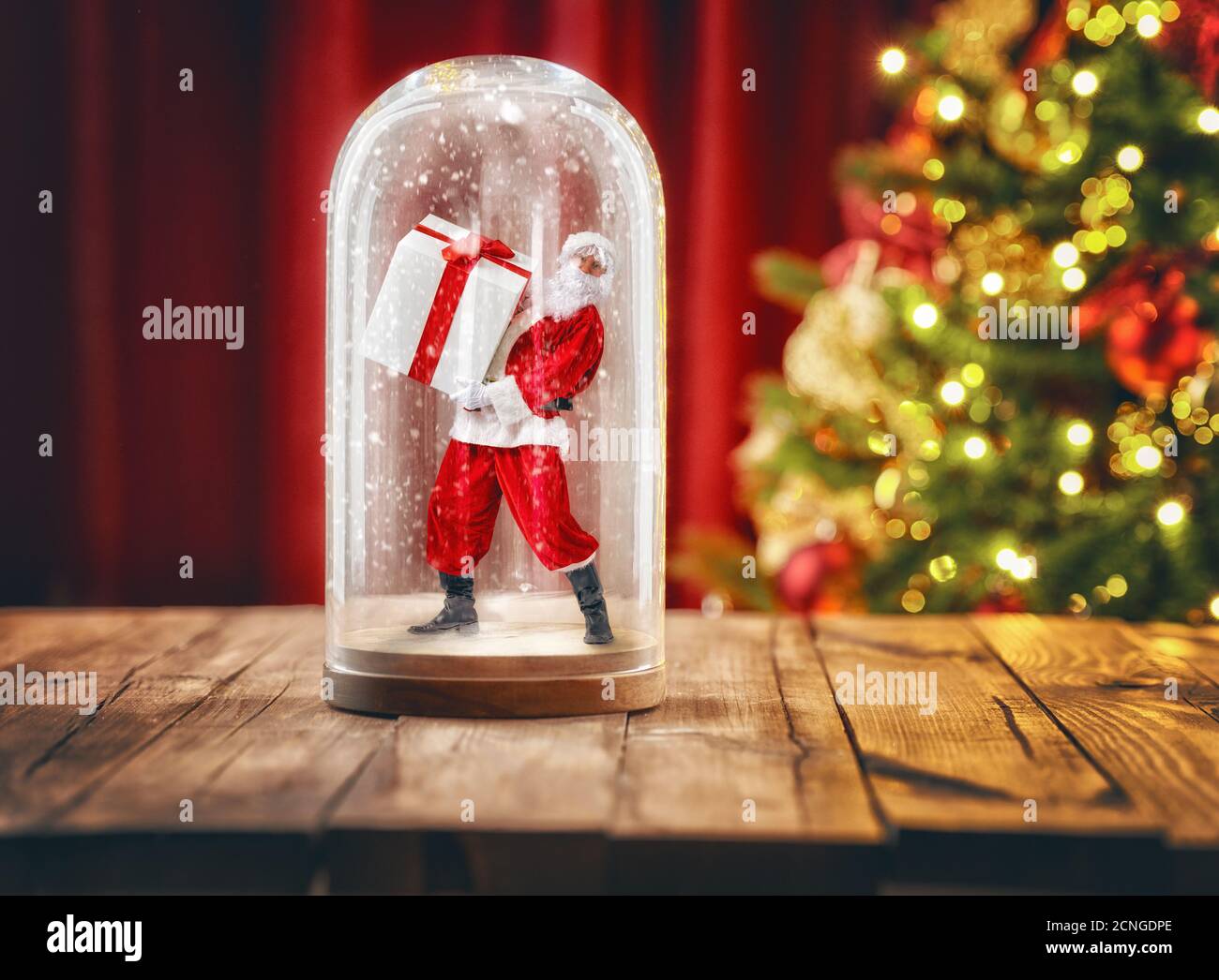 Person standing inside a box hi-res stock photography and images - Alamy