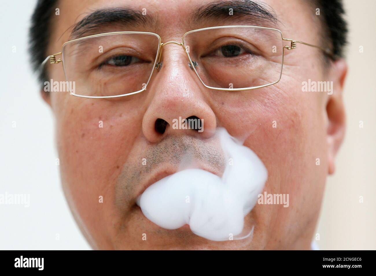 Chinese inventor hi-res stock photography and images - Alamy