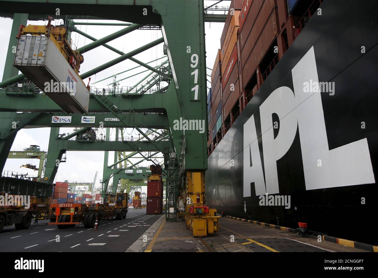 Neptune orient lines hi-res stock photography and images - Alamy