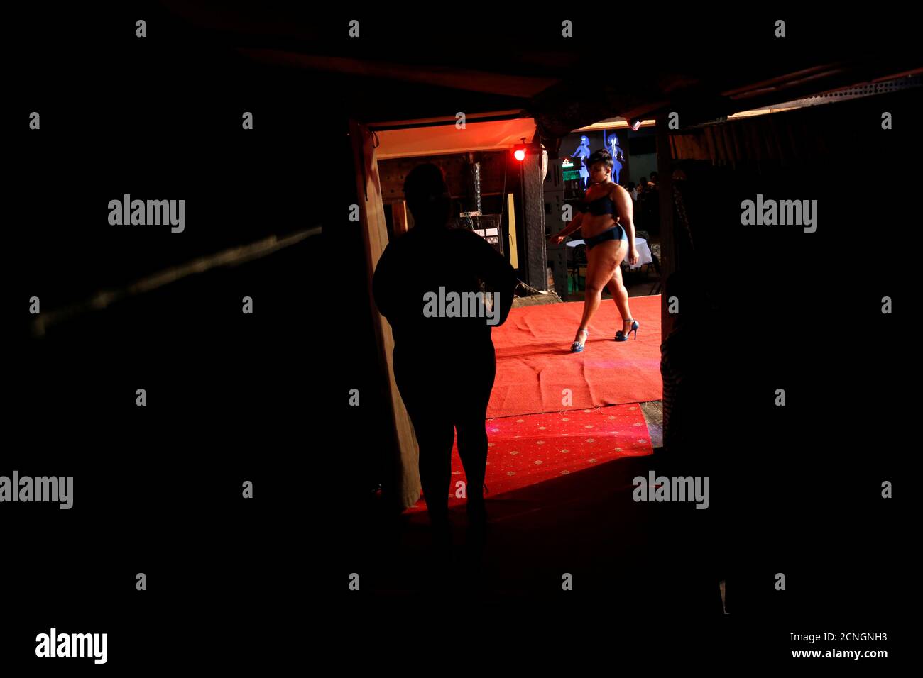 Back stage fashion show hi-res stock photography and images - Alamy