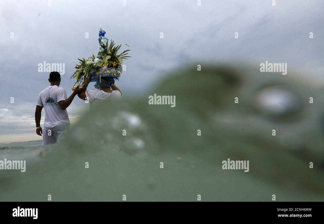 Offerings to iemanja hi-res stock photography and images - Alamy