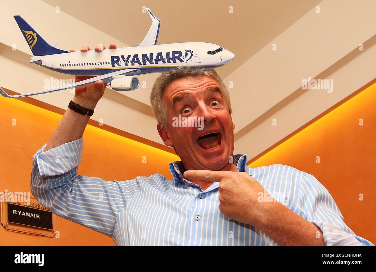 Ryanair ceo michael oleary poses hi-res stock photography and images ...