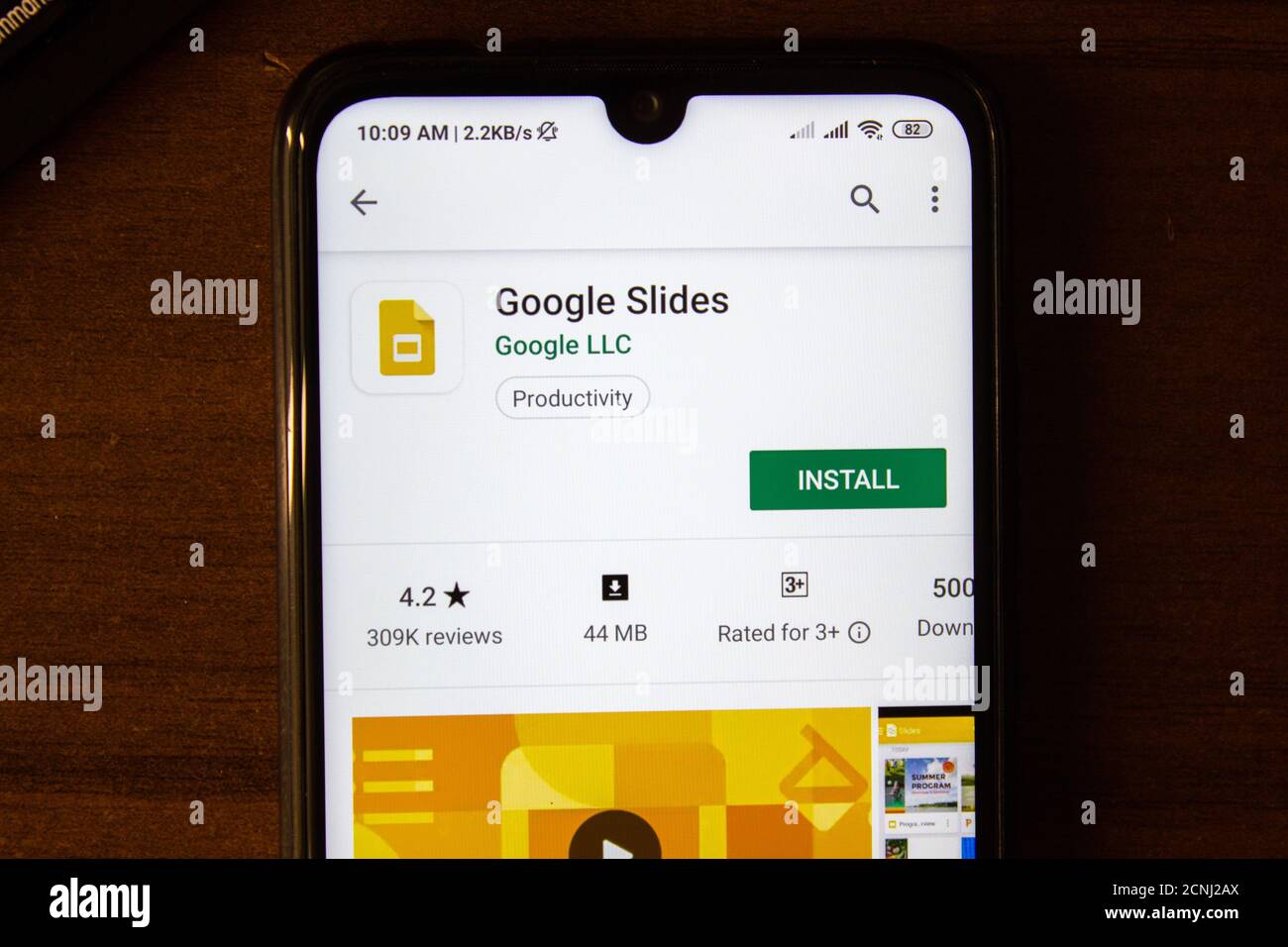 Google slides logo hi-res stock photography and images - Alamy