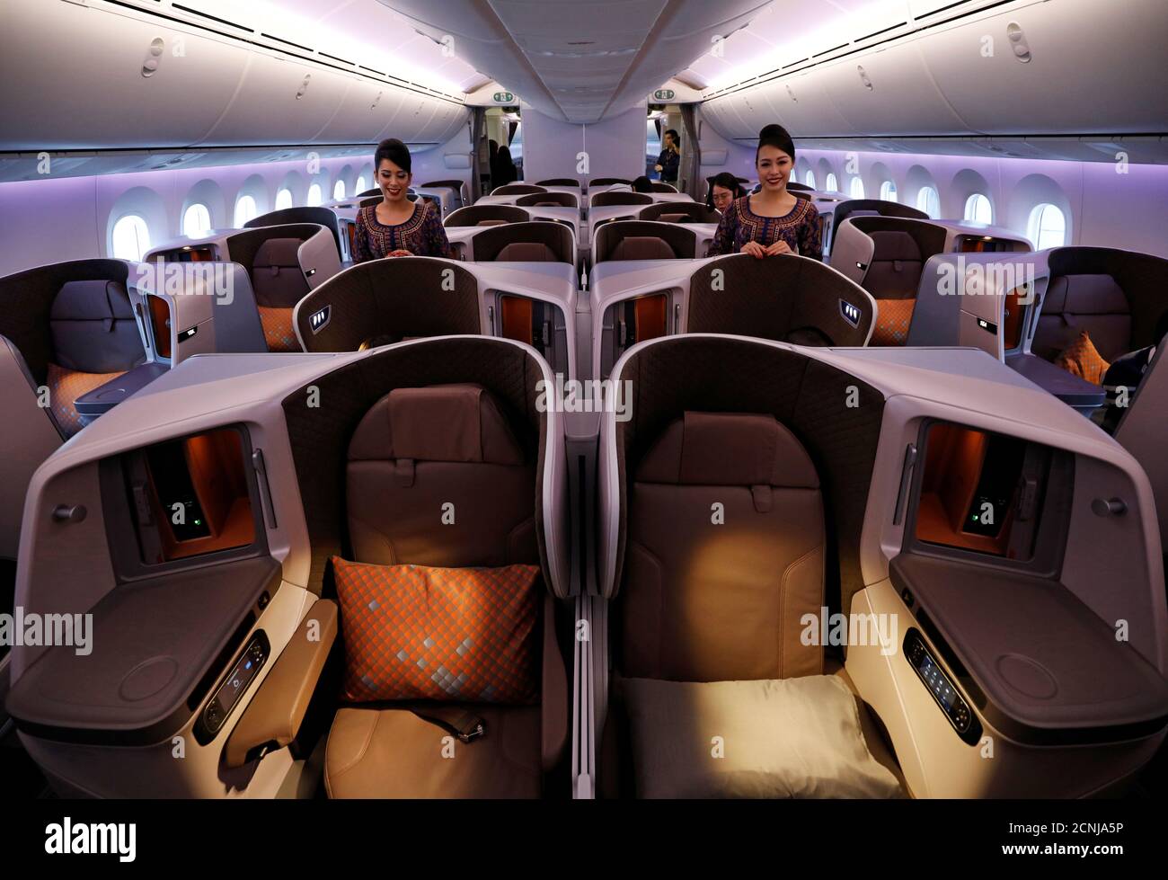 Singapore airlines first class cabin hi-res stock photography and ...